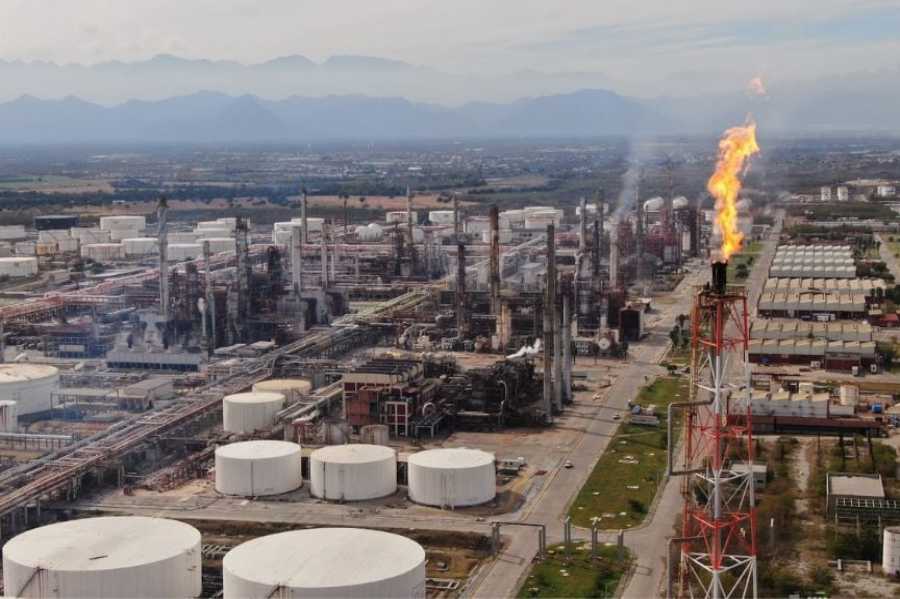 Gobierno de Nuevo León clausura refinería de Cadereyta - Dominio Público