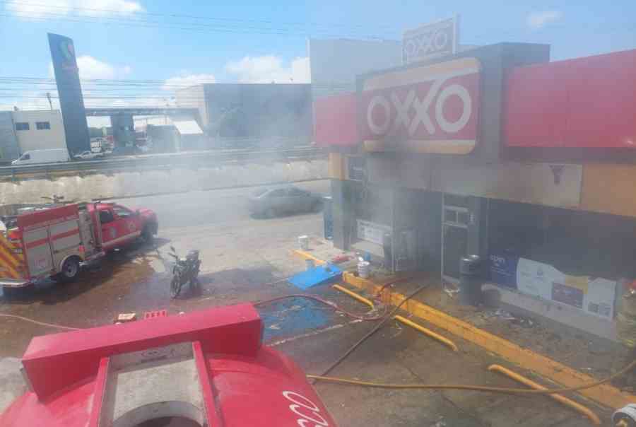 Grupos criminales incendian tiendas Oxxo en Villahermosa, tiran ponchallantas y queman vehículos ...